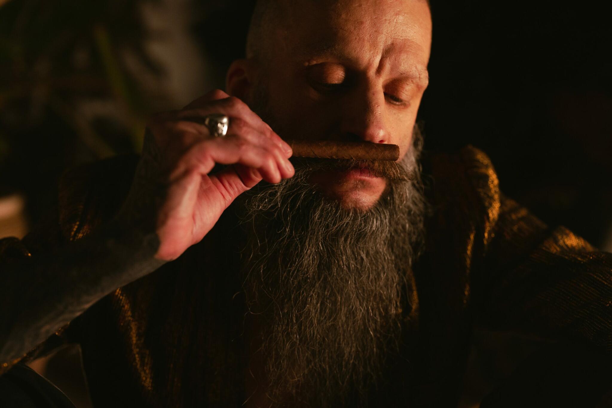 What is a Blunt - Cannabis 101 | Leafy Mate